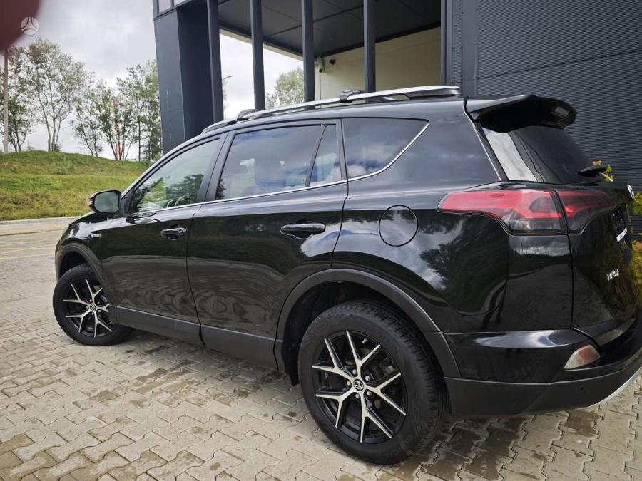 Melns Toyota RAV4 2016 Viļņa, ar dzinēja tilpumu 2.49 L un nobraukumu 187 tūkst. km par 16450 €, foto 27 vietnē AUTOMOTO.COM.LV