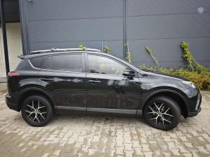 Melns Toyota RAV4 2016 Viļņa, ar dzinēja tilpumu 2.49 L un nobraukumu 187 tūkst. km par 16450 €, foto 30 vietnē AUTOMOTO.COM.LV