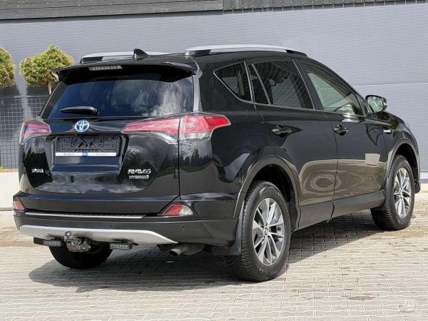 Melns Toyota RAV4 2016 Šauļi, ar dzinēja tilpumu 2.49 L un nobraukumu 126 tūkst. km par 17650 €, foto 7 vietnē AUTOMOTO.COM.LV