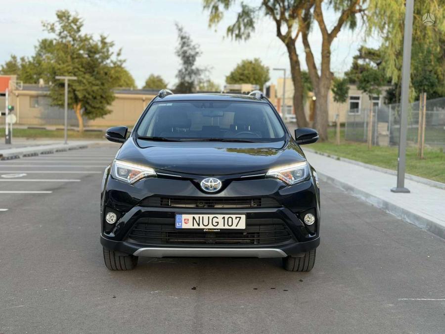 Melns Toyota RAV4 2016 Šauļi, ar dzinēja tilpumu 2.49 L un nobraukumu 310 tūkst. km par 14499 €, foto 6 vietnē AUTOMOTO.COM.LV