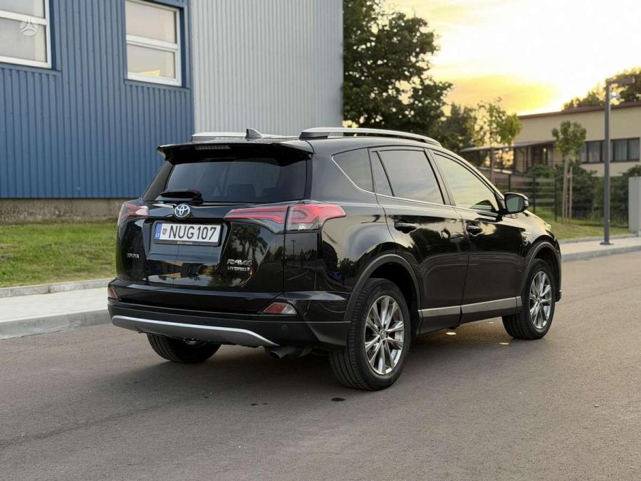 Melns Toyota RAV4 2016 Šauļi, ar dzinēja tilpumu 2.49 L un nobraukumu 310 tūkst. km par 14499 €, foto 9 vietnē AUTOMOTO.COM.LV