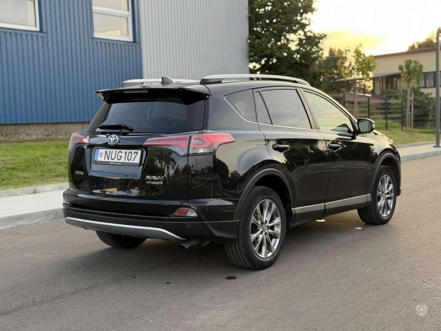 Melns Toyota RAV4 2016 Šauļi, ar dzinēja tilpumu 2.49 L un nobraukumu 310 tūkst. km par 14499 €, foto 11 vietnē AUTOMOTO.COM.LV