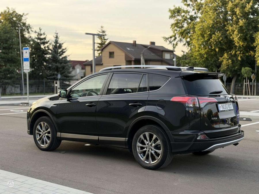 Melns Toyota RAV4 2016 Šauļi, ar dzinēja tilpumu 2.49 L un nobraukumu 310 tūkst. km par 14499 €, foto 13 vietnē AUTOMOTO.COM.LV
