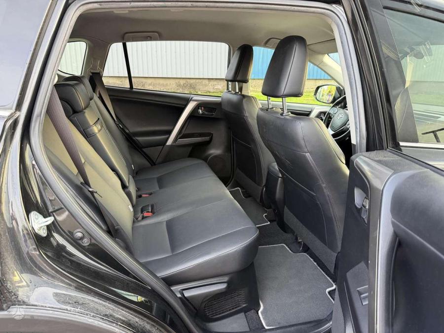 Melns Toyota RAV4 2016 Šauļi, ar dzinēja tilpumu 2.49 L un nobraukumu 310 tūkst. km par 14499 €, foto 14 vietnē AUTOMOTO.COM.LV