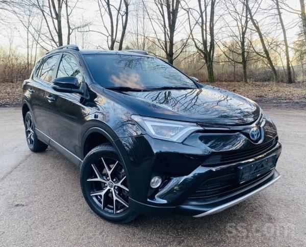 Black Toyota RAV4 2017 in Riga, with an engine capacity of 2.50 L and mileage of 0 thousand km for 15900 €, photo 1 on AUTOMOTO.COM.LV