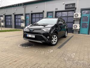Black Toyota RAV4 2017 in Riga, with an engine capacity of 2.50 L and mileage of 125 thousand km for 18190 €, photo  on AUTOMOTO.COM.LV