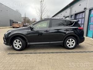 Melns Toyota RAV4 2017 Rīga, ar dzinēja tilpumu 2.50 L un nobraukumu 125 tūkst. km par 18190 €, foto 2 vietnē AUTOMOTO.COM.LV
