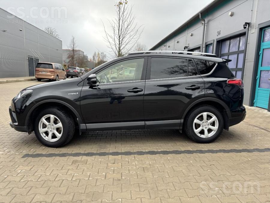 Melns Toyota RAV4 2017 Rīga, ar dzinēja tilpumu 2.50 L un nobraukumu 125 tūkst. km par 18190 €, foto 2 vietnē AUTOMOTO.COM.LV