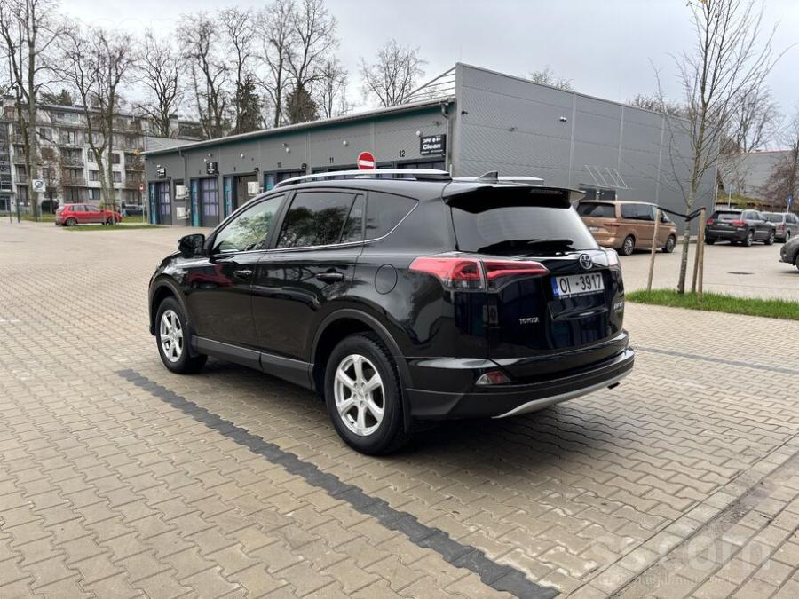 Melns Toyota RAV4 2017 Rīga, ar dzinēja tilpumu 2.50 L un nobraukumu 125 tūkst. km par 18190 €, foto 3 vietnē AUTOMOTO.COM.LV