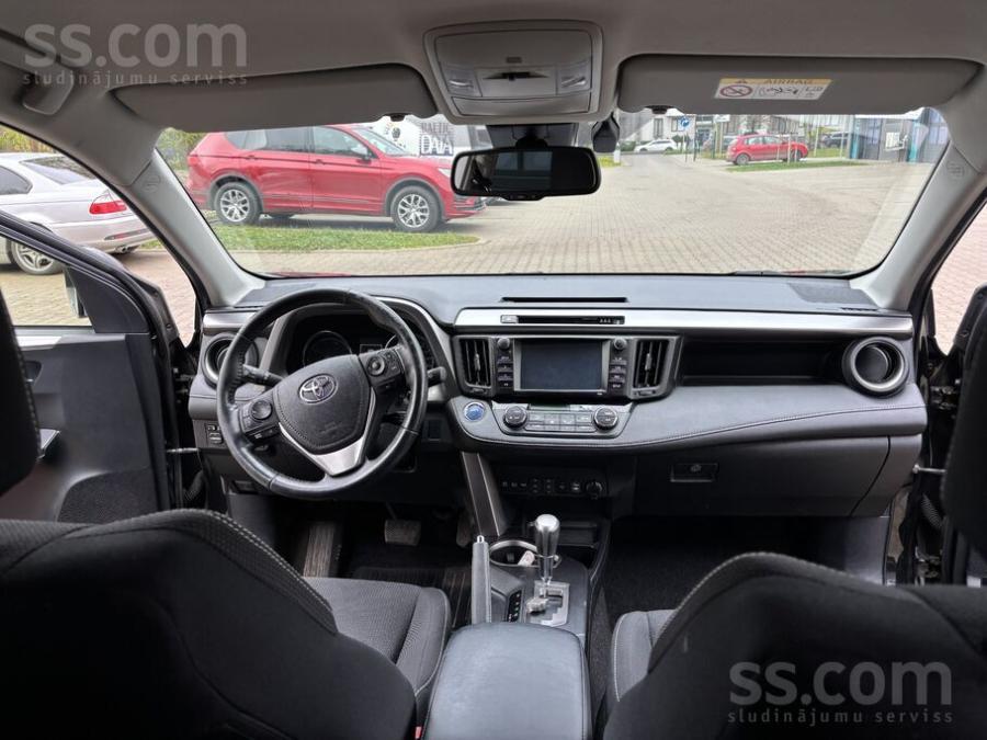 Melns Toyota RAV4 2017 Rīga, ar dzinēja tilpumu 2.50 L un nobraukumu 125 tūkst. km par 18190 €, foto 6 vietnē AUTOMOTO.COM.LV