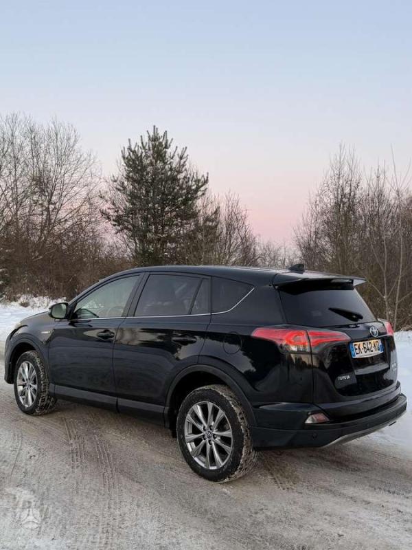 Melns Toyota RAV4 2017 Utena, ar dzinēja tilpumu 2.49 L un nobraukumu 192 tūkst. km par 18750 €, foto 3 vietnē AUTOMOTO.COM.LV