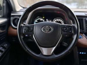 Black Toyota RAV4 2017 in Utena, with an engine capacity of 2.49 L and mileage of 192 thousand km for 18750 €, photo 29 on AUTOMOTO.COM.LV