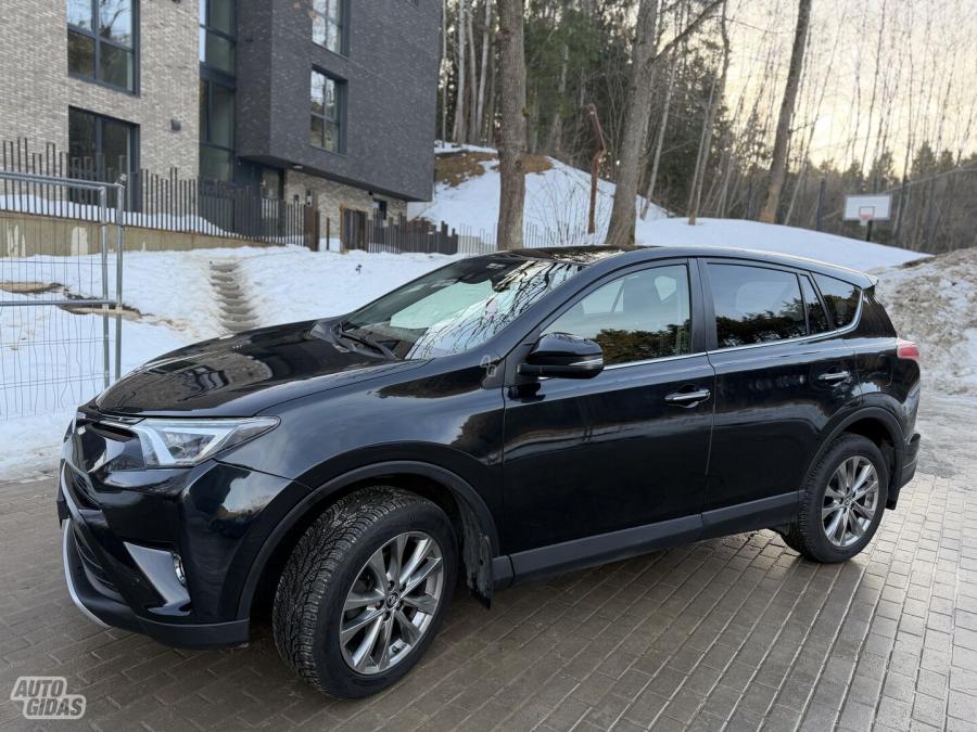 Melns Toyota RAV4 2017 Viļņa, ar dzinēja tilpumu 2.00 L un nobraukumu 100 tūkst. km par 14500 €, foto 3 vietnē AUTOMOTO.COM.LV