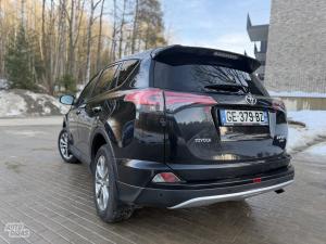 Melns Toyota RAV4 2017 Viļņa, ar dzinēja tilpumu 2.00 L un nobraukumu 100 tūkst. km par 14500 €, foto 7 vietnē AUTOMOTO.COM.LV