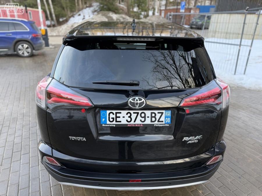 Melns Toyota RAV4 2017 Viļņa, ar dzinēja tilpumu 2.00 L un nobraukumu 100 tūkst. km par 14500 €, foto 8 vietnē AUTOMOTO.COM.LV