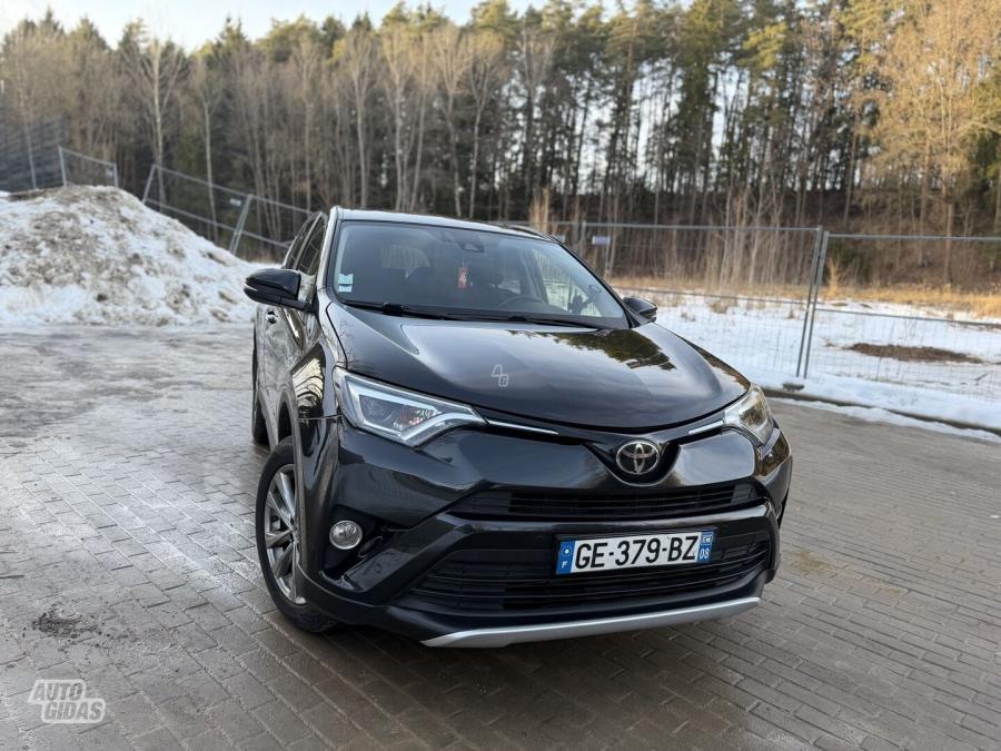 Melns Toyota RAV4 2017 Viļņa, ar dzinēja tilpumu 2.00 L un nobraukumu 100 tūkst. km par 14500 €, foto 12 vietnē AUTOMOTO.COM.LV