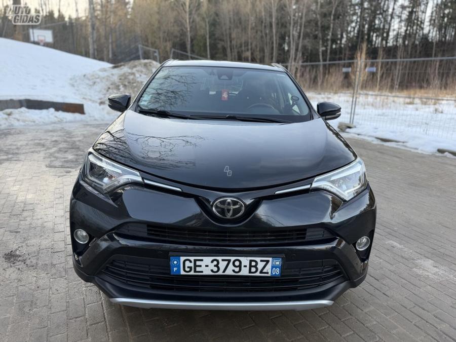 Melns Toyota RAV4 2017 Viļņa, ar dzinēja tilpumu 2.00 L un nobraukumu 100 tūkst. km par 14500 €, foto 13 vietnē AUTOMOTO.COM.LV