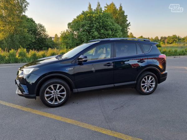 Melns Toyota RAV4 2017 Viļņa, ar dzinēja tilpumu 2.50 L un nobraukumu 214 tūkst. km par 17000 €, foto 2 vietnē AUTOMOTO.COM.LV
