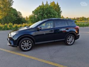 Black Toyota RAV4 2017 in Vilnius, with an engine capacity of 2.50 L and mileage of 214 thousand km for 17000 €, photo 3 on AUTOMOTO.COM.LV