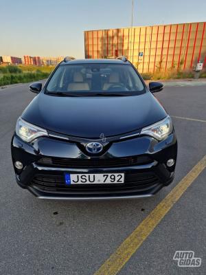 Black Toyota RAV4 2017 in Vilnius, with an engine capacity of 2.50 L and mileage of 214 thousand km for 17000 €, photo 7 on AUTOMOTO.COM.LV