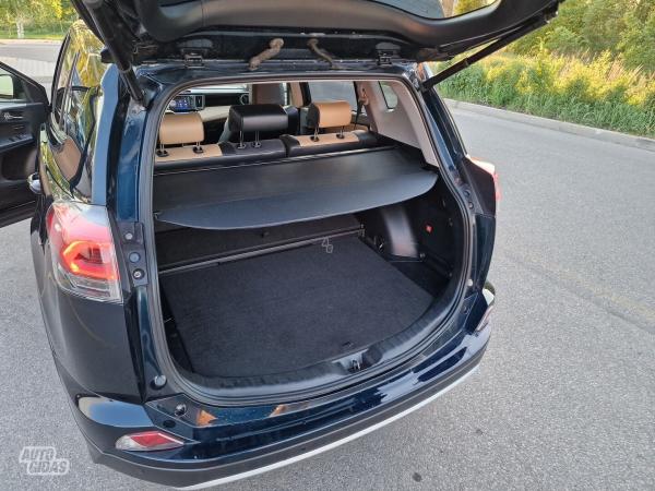 Melns Toyota RAV4 2017 Viļņa, ar dzinēja tilpumu 2.50 L un nobraukumu 214 tūkst. km par 17000 €, foto 7 vietnē AUTOMOTO.COM.LV