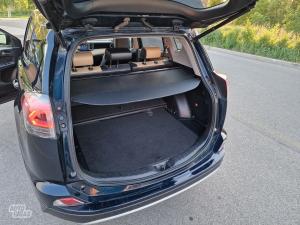 Black Toyota RAV4 2017 in Vilnius, with an engine capacity of 2.50 L and mileage of 214 thousand km for 17000 €, photo 8 on AUTOMOTO.COM.LV