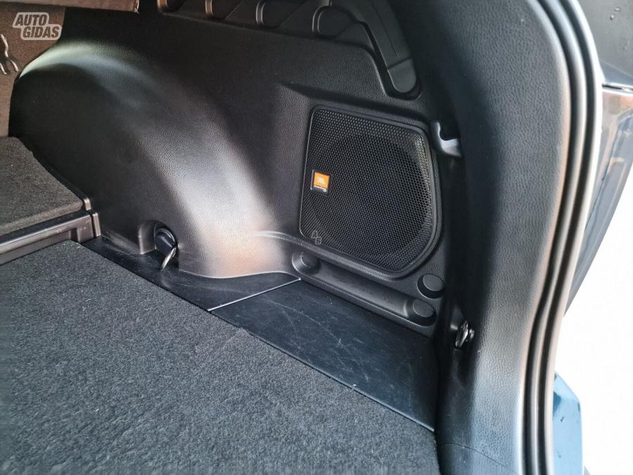 Black Toyota RAV4 2017 in Vilnius, with an engine capacity of 2.50 L and mileage of 214 thousand km for 17000 €, photo 9 on AUTOMOTO.COM.LV