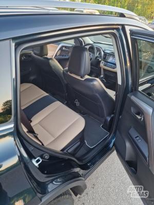 Black Toyota RAV4 2017 in Vilnius, with an engine capacity of 2.50 L and mileage of 214 thousand km for 17000 €, photo 11 on AUTOMOTO.COM.LV