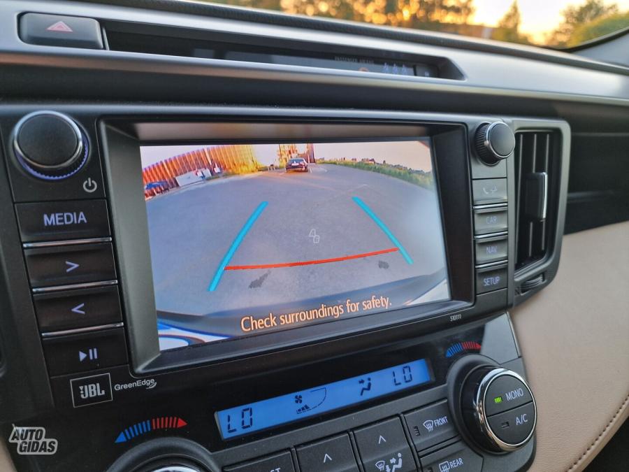 Black Toyota RAV4 2017 in Vilnius, with an engine capacity of 2.50 L and mileage of 214 thousand km for 17000 €, photo 15 on AUTOMOTO.COM.LV