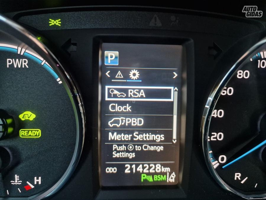 Black Toyota RAV4 2017 in Vilnius, with an engine capacity of 2.50 L and mileage of 214 thousand km for 17000 €, photo 19 on AUTOMOTO.COM.LV