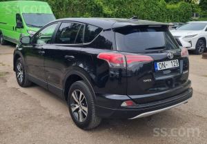 Melns Toyota RAV4 2017 Jelgava, ar dzinēja tilpumu 2.00 L un nobraukumu 0 tūkst. km par 14490 €, foto 9 vietnē AUTOMOTO.COM.LV