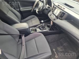 Melns Toyota RAV4 2017 Jelgava, ar dzinēja tilpumu 2.00 L un nobraukumu 0 tūkst. km par 14490 €, foto 14 vietnē AUTOMOTO.COM.LV