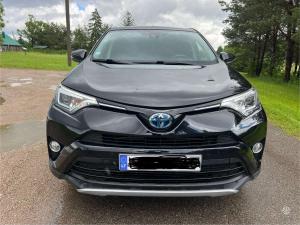 Black Toyota RAV4 2017 in Kaunas, with an engine capacity of 2.49 L and mileage of 250 thousand km for 14500 €, photo 3 on AUTOMOTO.COM.LV