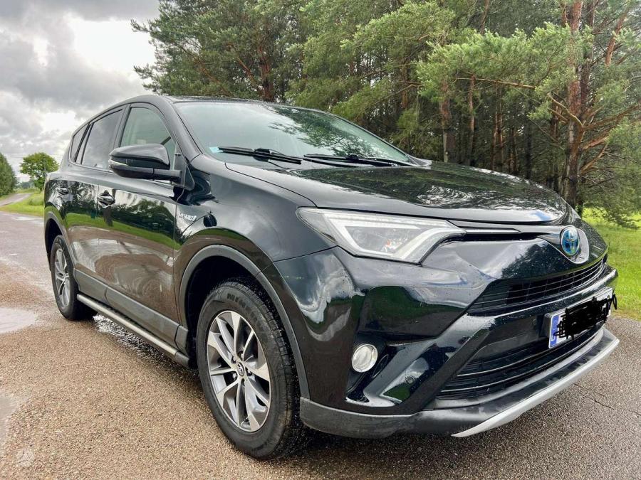 Black Toyota RAV4 2017 in Kaunas, with an engine capacity of 2.49 L and mileage of 250 thousand km for 14500 €, photo 4 on AUTOMOTO.COM.LV