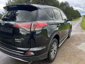 Black Toyota RAV4 2017 in Kaunas, with an engine capacity of 2.49 L and mileage of 250 thousand km for 14500 €, photo 7 on AUTOMOTO.COM.LV