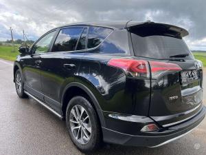 Black Toyota RAV4 2017 in Kaunas, with an engine capacity of 2.49 L and mileage of 250 thousand km for 14500 €, photo 8 on AUTOMOTO.COM.LV