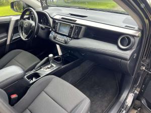 Black Toyota RAV4 2017 in Kaunas, with an engine capacity of 2.49 L and mileage of 250 thousand km for 14500 €, photo 11 on AUTOMOTO.COM.LV
