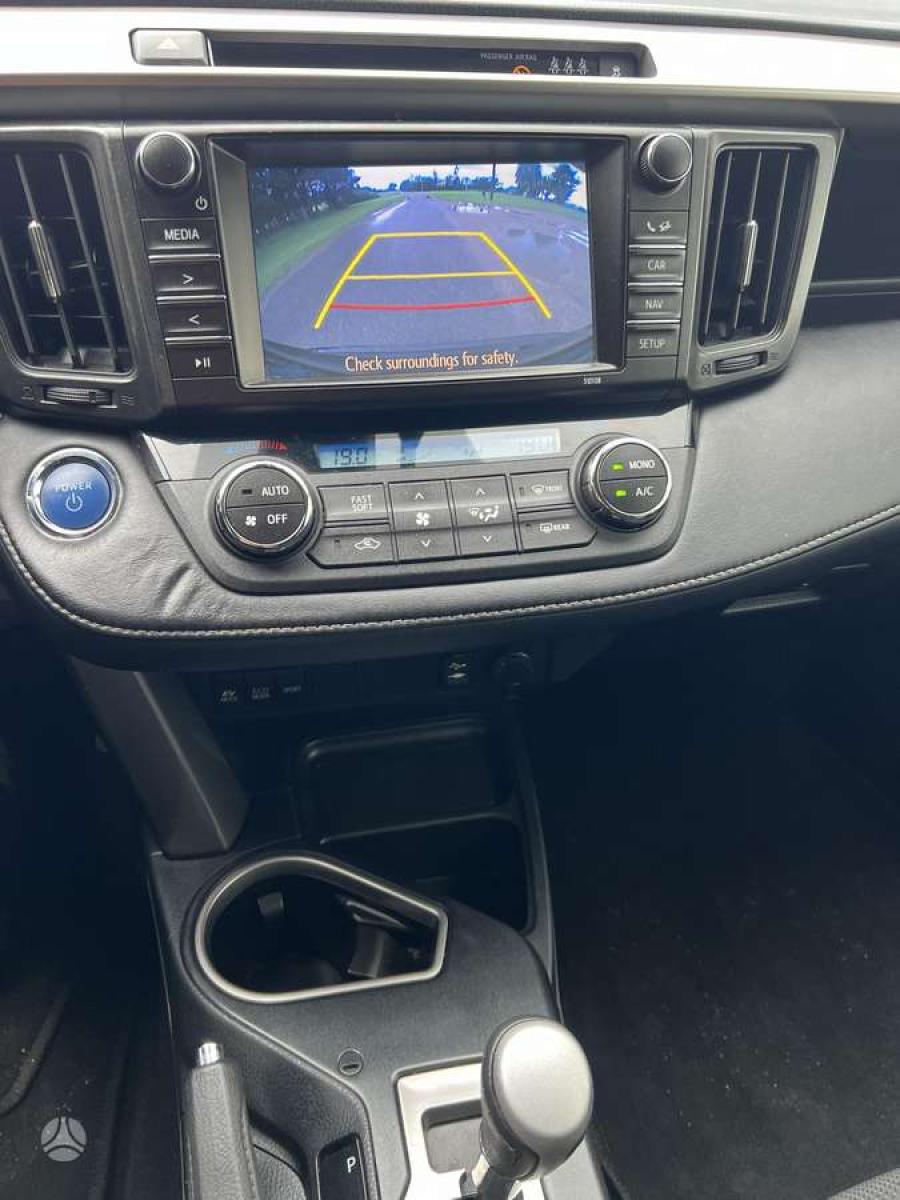 Black Toyota RAV4 2017 in Kaunas, with an engine capacity of 2.49 L and mileage of 250 thousand km for 14500 €, photo 13 on AUTOMOTO.COM.LV