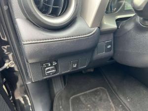 Black Toyota RAV4 2017 in Kaunas, with an engine capacity of 2.49 L and mileage of 250 thousand km for 14500 €, photo 14 on AUTOMOTO.COM.LV