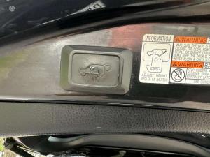 Black Toyota RAV4 2017 in Kaunas, with an engine capacity of 2.49 L and mileage of 250 thousand km for 14500 €, photo 15 on AUTOMOTO.COM.LV