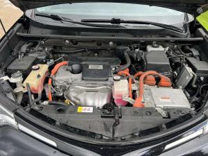 Black Toyota RAV4 2017 in Kaunas, with an engine capacity of 2.49 L and mileage of 250 thousand km for 14500 €, photo 16 on AUTOMOTO.COM.LV