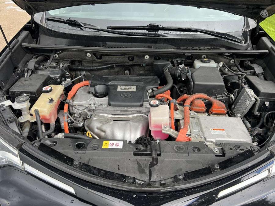 Black Toyota RAV4 2017 in Kaunas, with an engine capacity of 2.49 L and mileage of 250 thousand km for 14500 €, photo 16 on AUTOMOTO.COM.LV