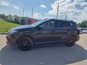 Black Toyota RAV4 2017 in Kaunas, with an engine capacity of 2.00 L and mileage of 228 thousand km for 12490 €, photo 5 on AUTOMOTO.COM.LV