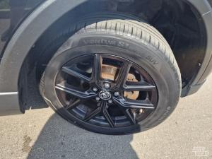 Black Toyota RAV4 2017 in Kaunas, with an engine capacity of 2.00 L and mileage of 228 thousand km for 12490 €, photo 7 on AUTOMOTO.COM.LV