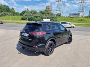 Black Toyota RAV4 2017 in Kaunas, with an engine capacity of 2.00 L and mileage of 228 thousand km for 12490 €, photo 8 on AUTOMOTO.COM.LV