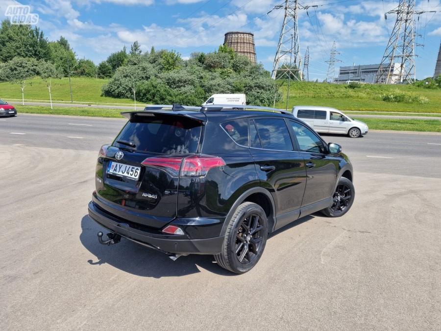 Black Toyota RAV4 2017 in Kaunas, with an engine capacity of 2.00 L and mileage of 228 thousand km for 12490 €, photo 8 on AUTOMOTO.COM.LV
