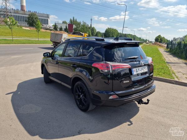 Black Toyota RAV4 2017 in Kaunas, with an engine capacity of 2.00 L and mileage of 228 thousand km for 12490 €, photo 9 on AUTOMOTO.COM.LV