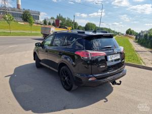 Black Toyota RAV4 2017 in Kaunas, with an engine capacity of 2.00 L and mileage of 228 thousand km for 12490 €, photo 10 on AUTOMOTO.COM.LV