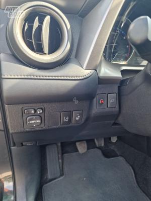 Black Toyota RAV4 2017 in Kaunas, with an engine capacity of 2.00 L and mileage of 228 thousand km for 12490 €, photo 15 on AUTOMOTO.COM.LV