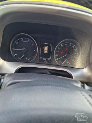 Black Toyota RAV4 2017 in Kaunas, with an engine capacity of 2.00 L and mileage of 228 thousand km for 12490 €, photo 17 on AUTOMOTO.COM.LV